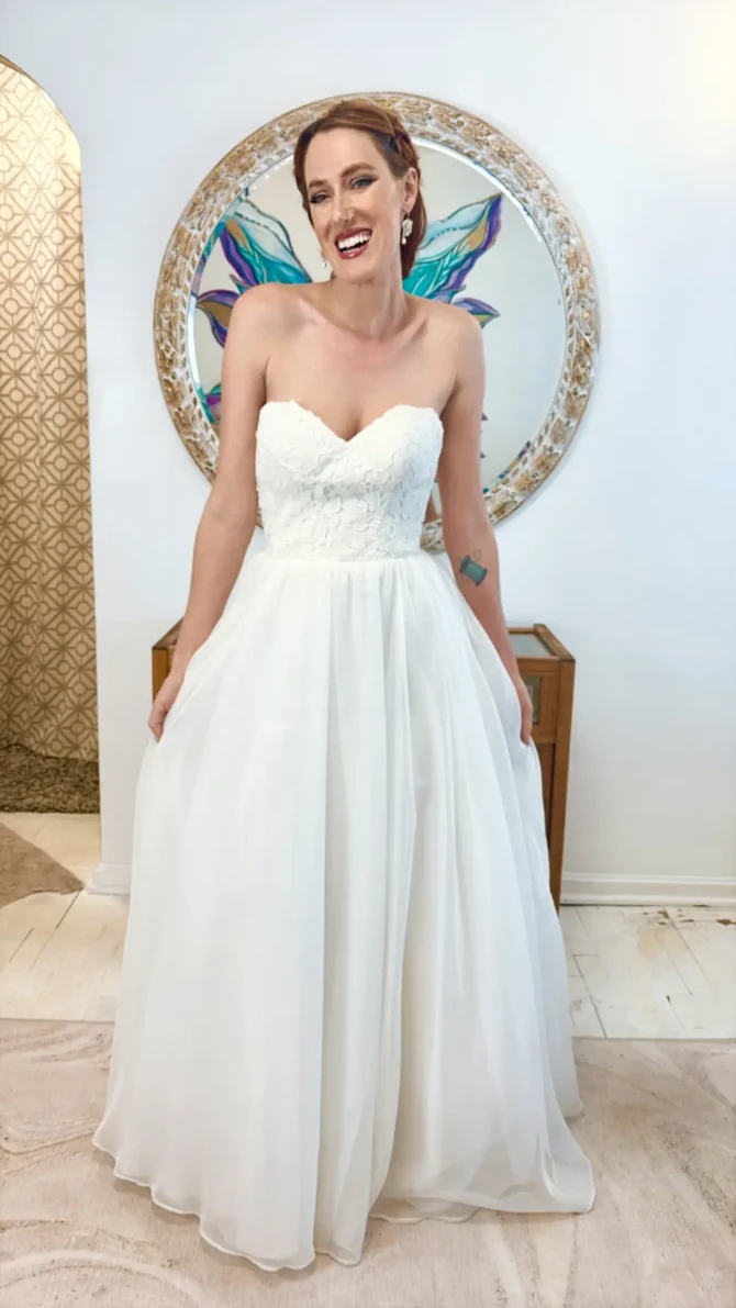 Essense of Australia - BR271 | High Vibe Bride